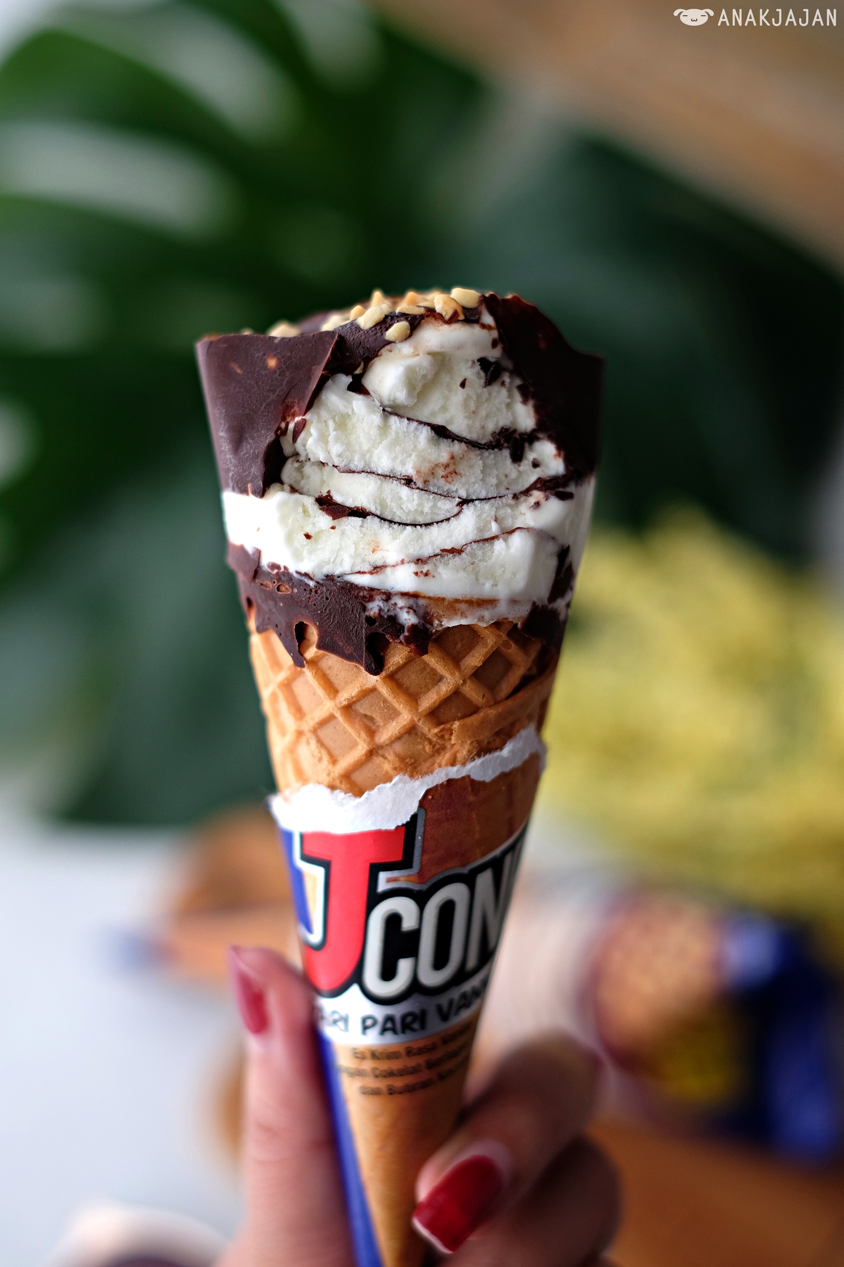 What’s Inside GLICO WINGS ICE CREAM Crunch & Sauce?? | ANAKJAJAN.COM